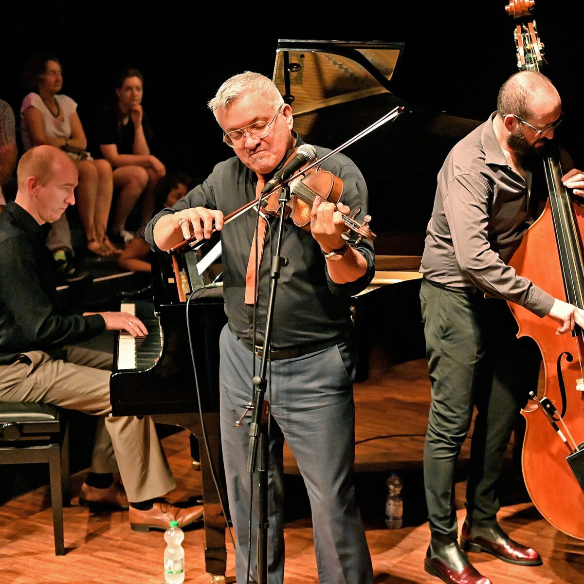 Chris Hopkins meets the Jazz Kangaroos